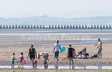 25117819-Photograph by Ian Georgeson, Cramond, Silverknowes, weather ...