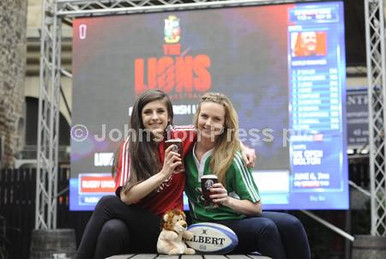 24626661-30. 5. 13 Edinburgh. l-r Eve Albrow and Aileen Conway at The ...