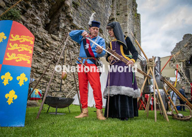 39802296-David Fitzcount and Jane Cooper in character as King Richard ...