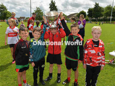 39823168-Children pictured with the All Ireland Minor Football ...