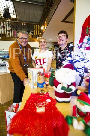 39178036-Mothershare Christmas appeal. From the left, volunteer Trevor ...