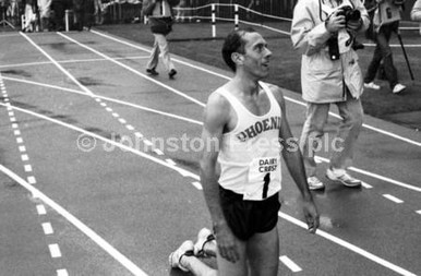 20379580-British athlete Steve Ovett on his knees after winning the men ...