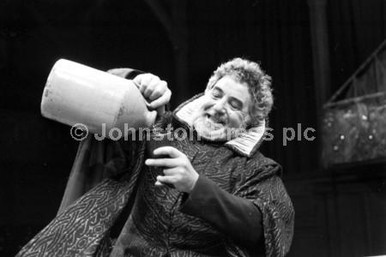 20379626-Scottish actor Bill McCue as the Herald in the Scottish ...