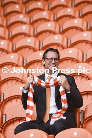 37880996-Simon Sadler is unveiled as the new owner of Blackpool FC ...