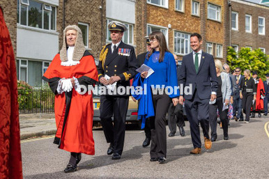 39868893-The procession along Oyster Street in Old Portsmouth. Picture ...