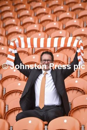 37880997-Simon Sadler is unveiled as the new owner of Blackpool FC ...