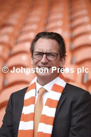 37880999-Simon Sadler is unveiled as the new owner of Blackpool FC ...