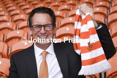 37881003-Simon Sadler is unveiled as the new owner of Blackpool FC ...