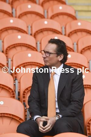 37881023-Simon Sadler is unveiled as the new owner of Blackpool FC ...