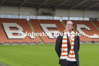 37881037-Simon Sadler is unveiled as the new owner of Blackpool FC ...