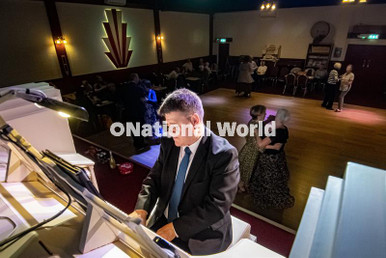 39884576-Organist Kevin Grunill plays the Compton Theatre Organ built ...
