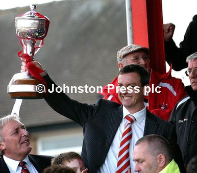 20941427-Pictures Martin Bostock Chairman Andy Pilley celebrates ...