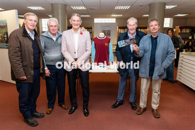 39886362-(l-r) Colin Waldron, Paul Fletcher Martin Dobson, Barry Kilby ...