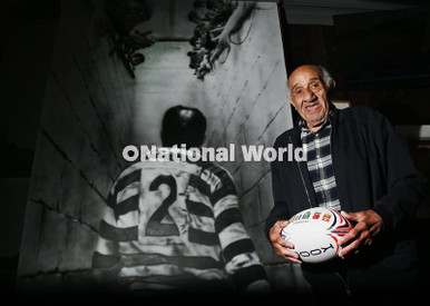 39888139-WIGAN - 08-11-23 Rugby legend Billy Boston, next to a mural ...