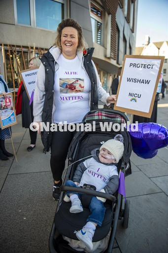 39888535-PIC LISA FERGUSON 09/11/2023 Monica Sheen and son Alfie ...