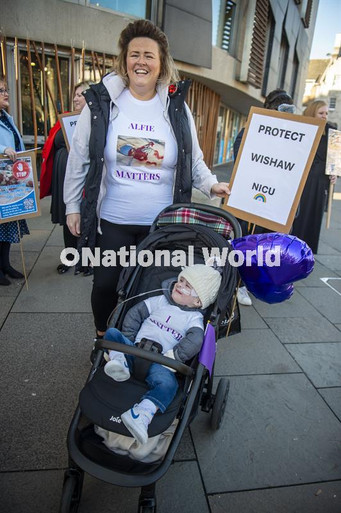 39888534-PIC LISA FERGUSON 09/11/2023 Monica Sheen and son Alfie ...