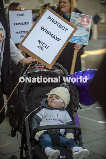 39888530-PIC LISA FERGUSON 09/11/2023 Monica Sheen and son Alfie ...