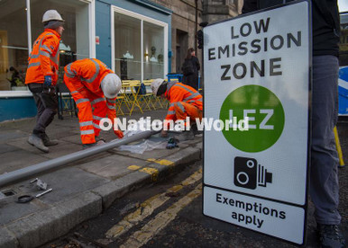 39900200-PIC LISA FERGUSON 29/11/2023 Low Emission Zone signs in place ...