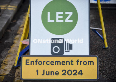 39900207-PIC LISA FERGUSON 29/11/2023 Low Emission Zone signs in place ...