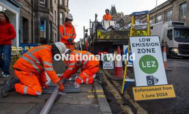 39900348-PIC LISA FERGUSON 29/11/2023 Low Emission Zone signs in place ...
