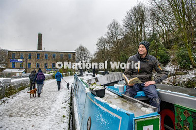 39901769-Sam Lund reads a book and enjoys a cuppa on his barge Margie ...