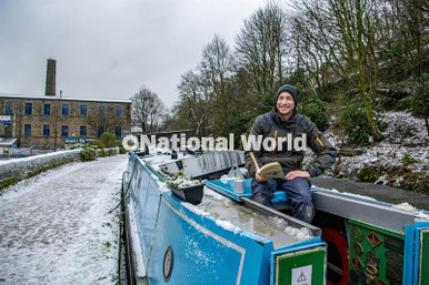 39901768-Sam Lund reads a book and enjoys a cuppa on his barge Margie ...