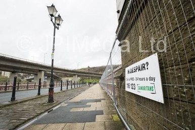 39144120-New barriers and Samaritans signs up un North Bridge, Halifax ...