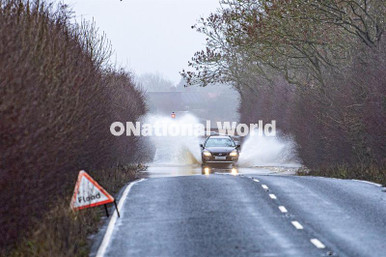 39905996-A driver manges to pass through flood water at Bubwith Bridge ...