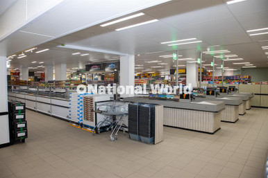 39907735-A new Farmfoods store opened on Saturday morning in Cowplain ...