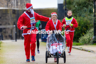 39907843-Hundreds of people turned out for the 2023 Santa Fun Run in Southsea on Saturday ...