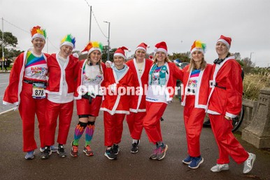 39907824-Hundreds of people turned out for the 2023 Santa Fun Run in Southsea on Saturday ...