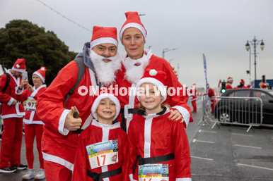 39907820-Hundreds of people turned out for the 2023 Santa Fun Run in Southsea on Saturday ...