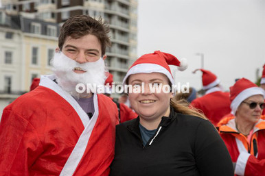 39907816-Hundreds of people turned out for the 2023 Santa Fun Run in Southsea on Saturday ...