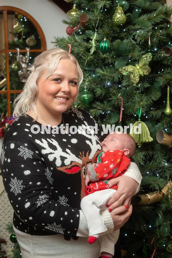 39908974-Five generation family get ready to celebrate Christmas ...