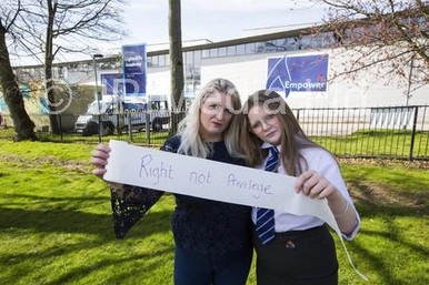 39406799-Nicola Hanson with daughter Izzy Hanson outside Lightcliffe ...