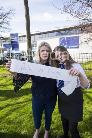 39406800-Nicola Hanson with daughter Izzy Hanson outside Lightcliffe ...