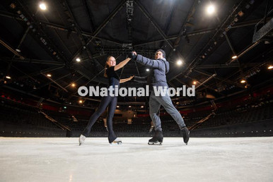 39916452-Ice skating coach Oscar Peter with student Miranda Green in ...