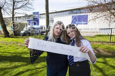 39425022-Nicola Hanson with daughter Izzy Hanson outside Lightcliffe ...