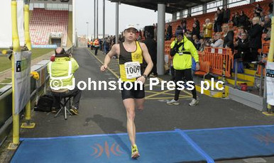 24181979-Pictures : Bill Johnson. Blackpool Marathon-starting and ...
