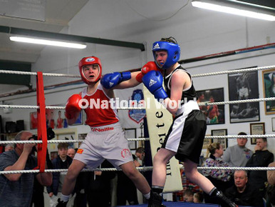 39925535-Oakleaf’s Sean Magee, on the left, boxing Springtown’s Dillon ...