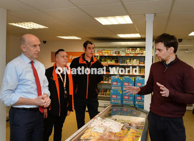 39927323-John Healey MP visited the Goldthorpe Community Shop recently ...