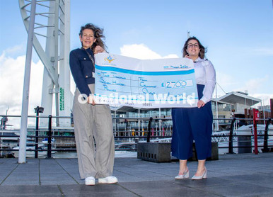 39937483-A cheque handover between Gunwharf Quaysâ€™ Centre Director ...