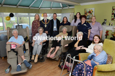39938274-The Mayor and Mayoress of Rotherham Cllr Robert Taylor and Mrs ...