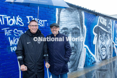 39948594-The new Pompey mural by Murwalls was officially unveiled on ...