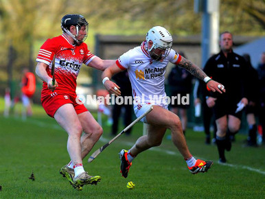 39950996-Derry’s Paul Cleary and Tyrone’s Ben Gormley contest a loose ...