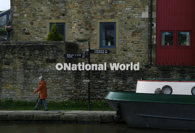 39954151-Skipton Election feature. The Leeds and Liverpool canal. 16th ...