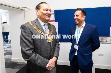 39955104-Nassar Manzoor, Managing Director chats with the Mayor of ...
