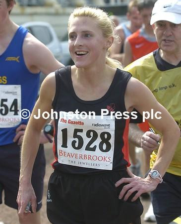 37571842-Blackpool 10km Fun Run 2006. First woman across the line ...