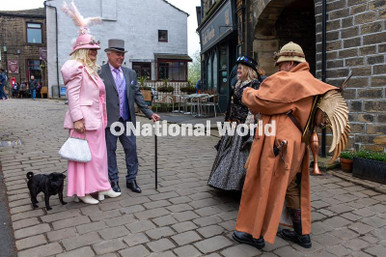 39963984-David and Catherine Tweedle take a picture of Barbara ...