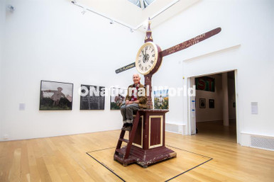 39971133-Leeds documentary photographer Peter Mitchell with a railway ...